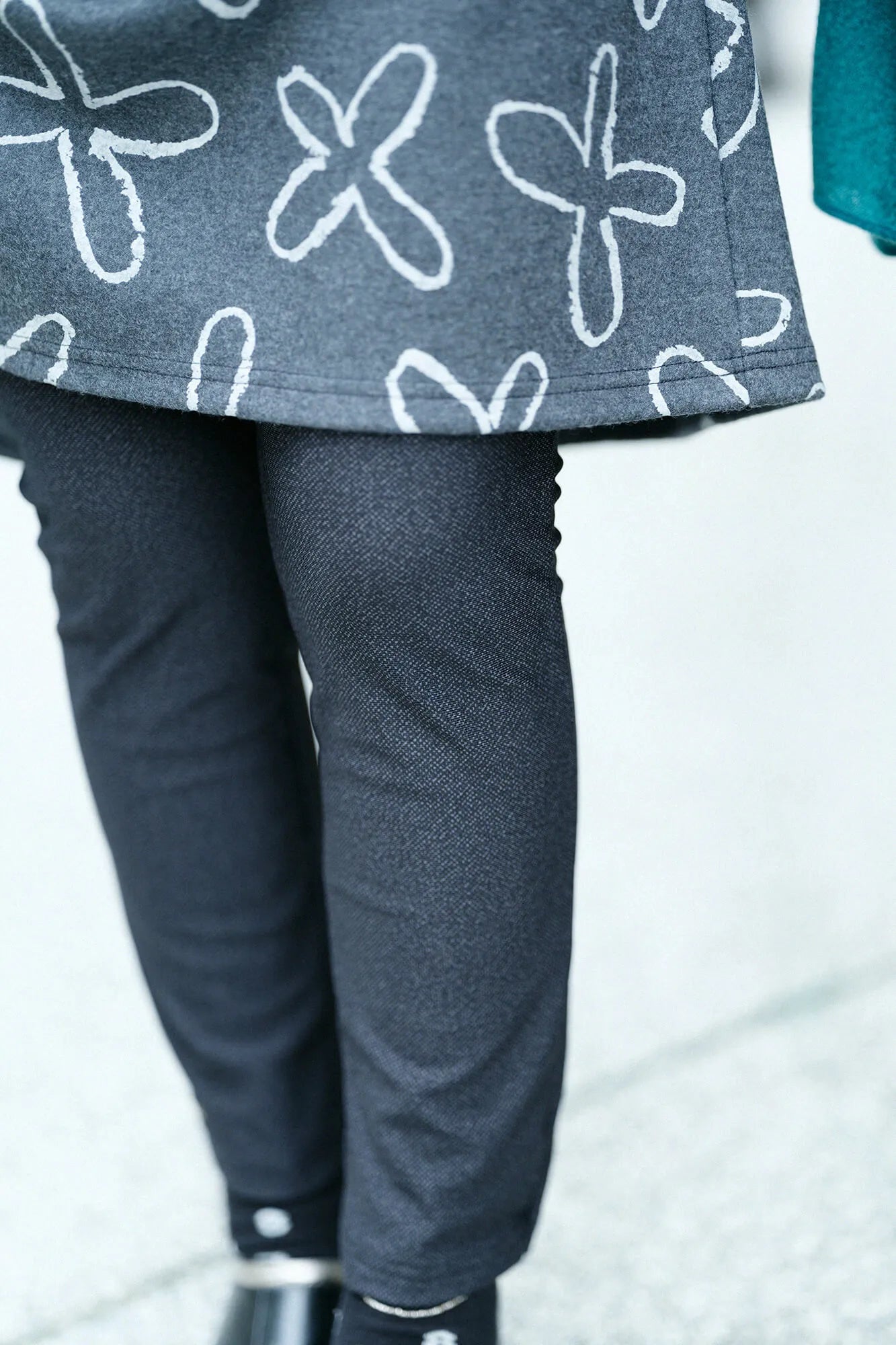 【net Limited】Heat Performa(R) Slim-type Leggings Pants／Dark Ink Black